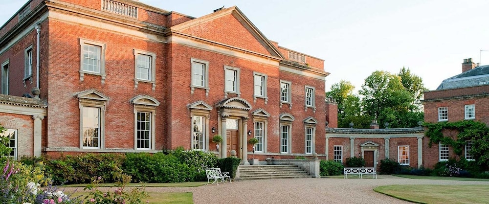 Kelmarsh Hall - Art Renewal Center